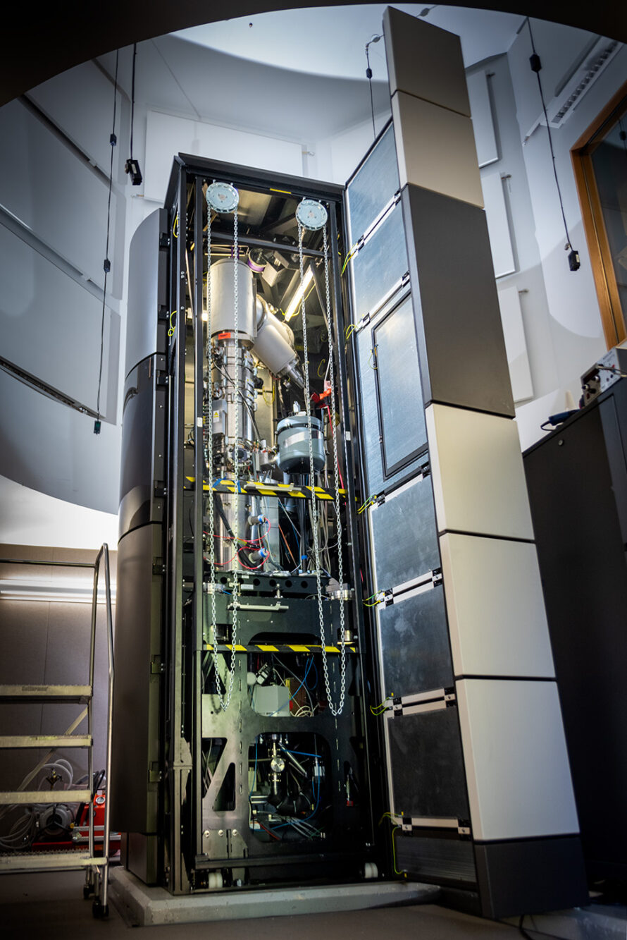 A New Age of Electron Microscopy: Magnifying Possibilities with ...